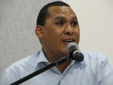 Fotoblad: Simposium oor die lewe en werk van Adam Small - LitNet